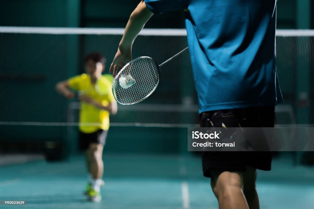 Ketahui 6 Jenis Service Badminton Dan Cara Melakukannya!